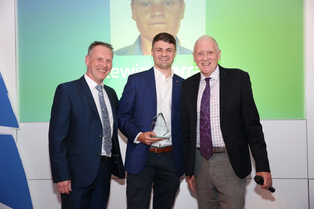 Doncaster engineering apprentice wins Drax award - Drax Global